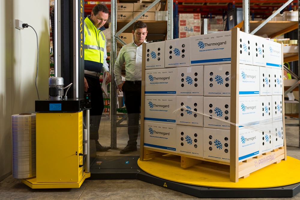 How to use less pallet wrap without reducing containment force